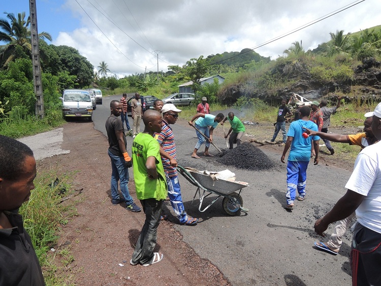 Travaux de réhabilitation de la route Bahani/M’beni La cellule de ...